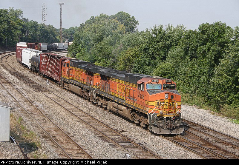 BNSF 4486